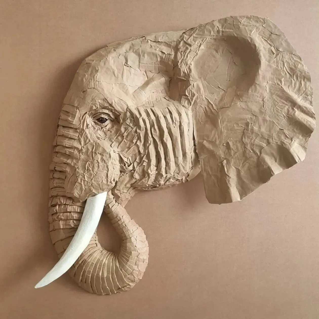 Artista faz esculturas de papelão de animais ameaçados de extinção ...
